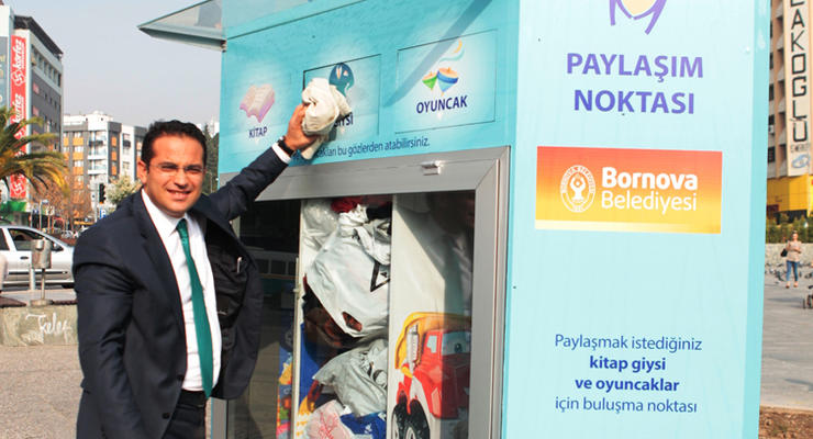 Burada giysiler parayla değil iyilikle alınıyor