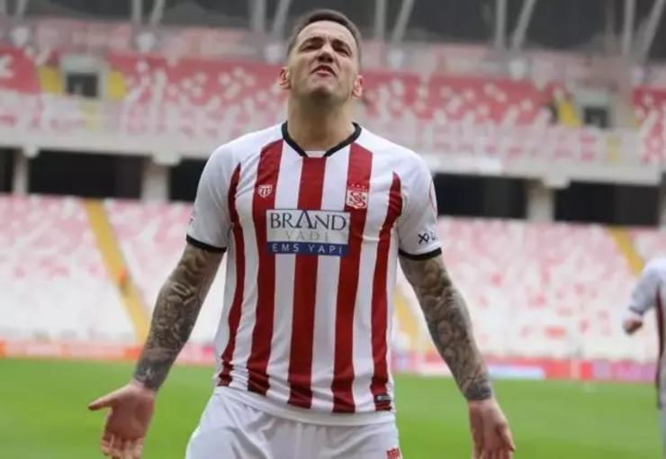 Sivassporlu Rey Manaj'a milli davet